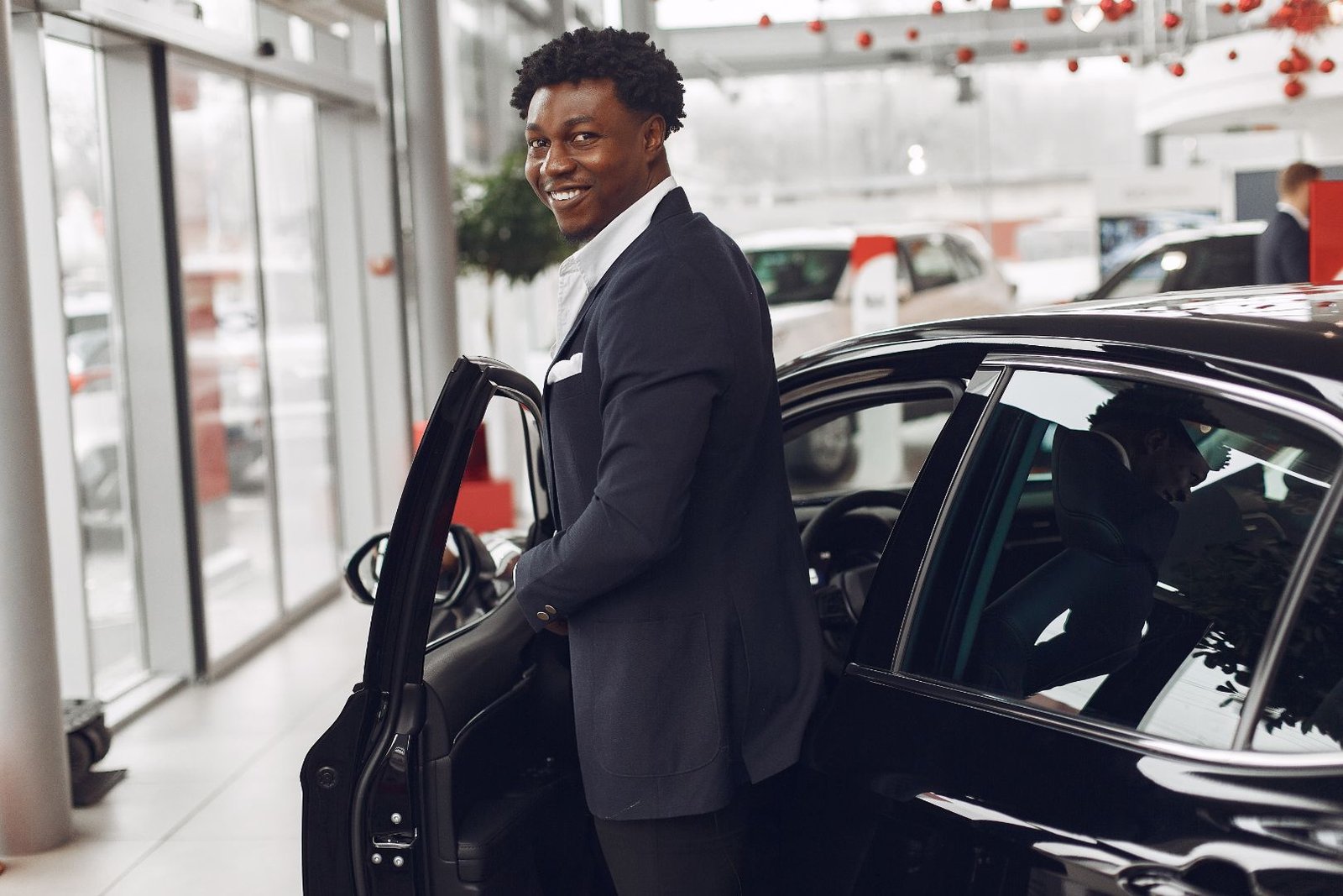 Chauffeur vs Driver: Key Differences, Benefits, and Services | Car ...